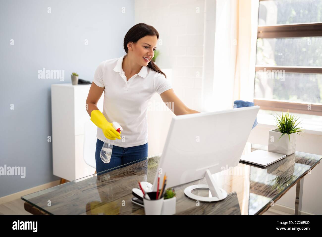 Woman cleaning screen computer hi-res stock photography and images - Alamy