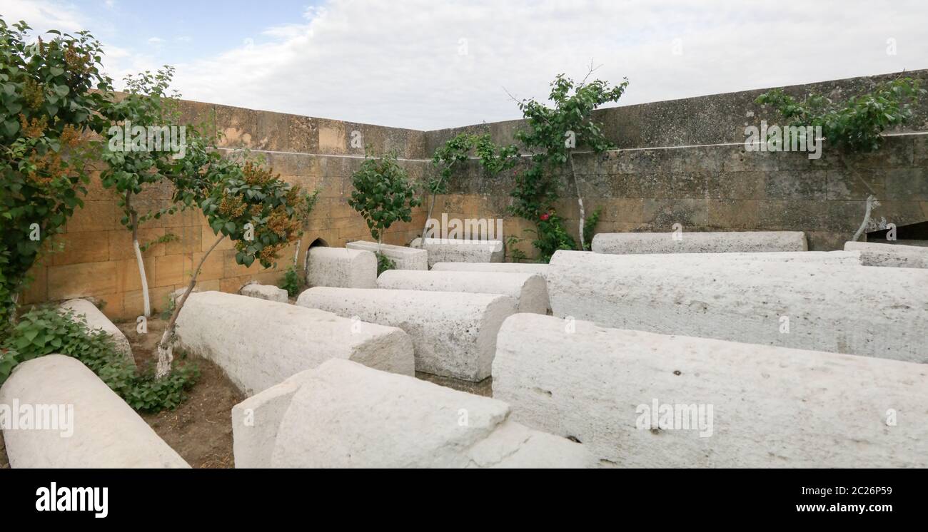 Arabic cemetery gravestone tombstone hi-res stock photography and ...