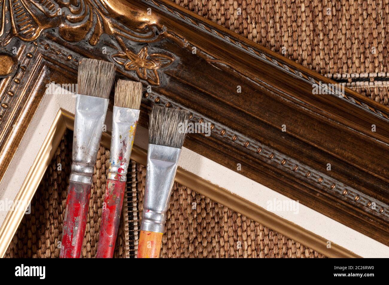 Antique paint brushes hi-res stock photography and images - Alamy