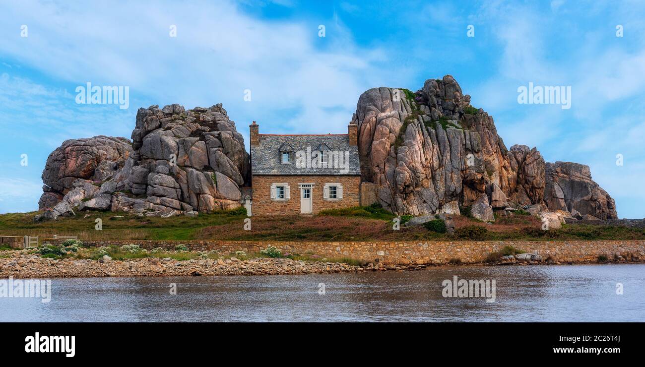 House between rocks hi-res stock photography and images - Alamy