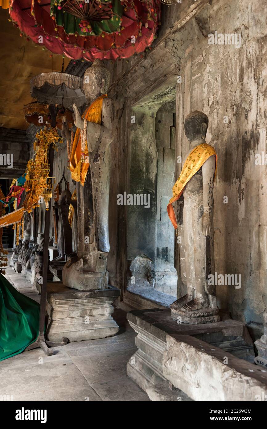 Angkor wat temple sculpture hi-res stock photography and images - Alamy