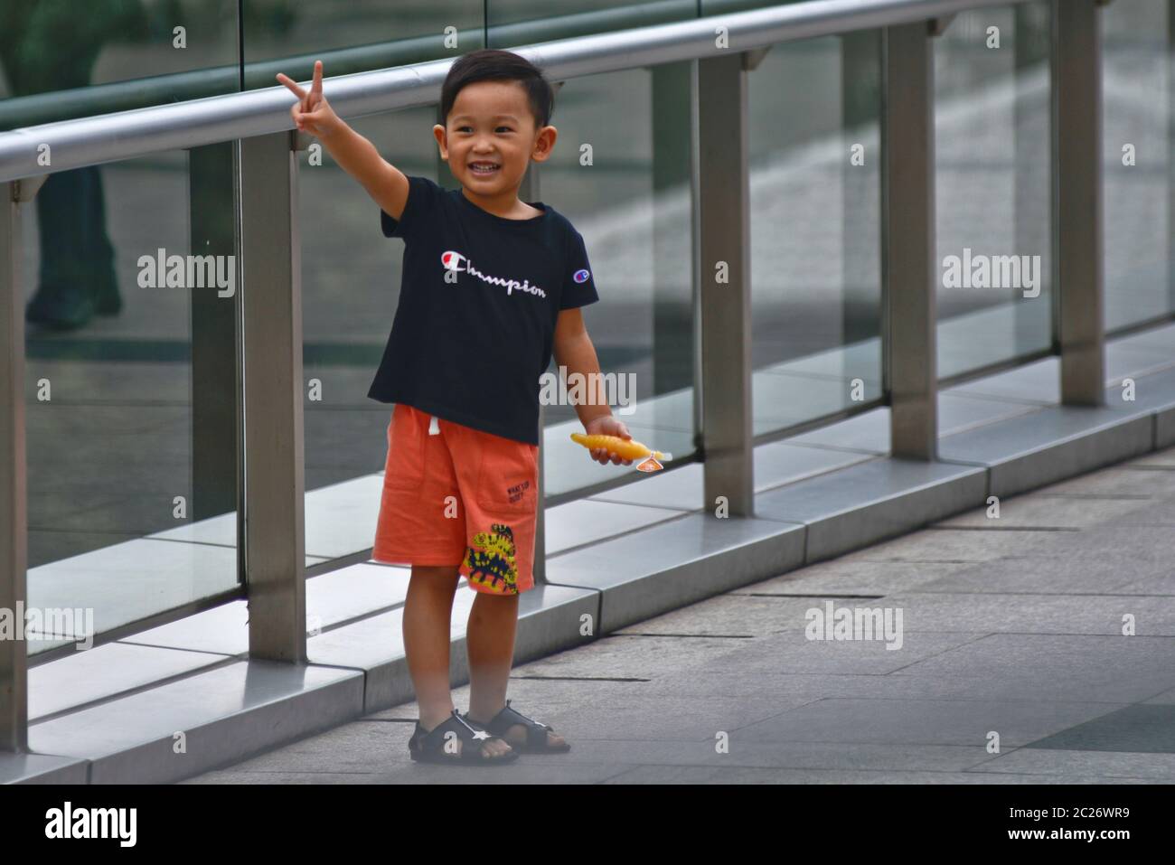 Happy young chinese family hi-res stock photography and images - Alamy