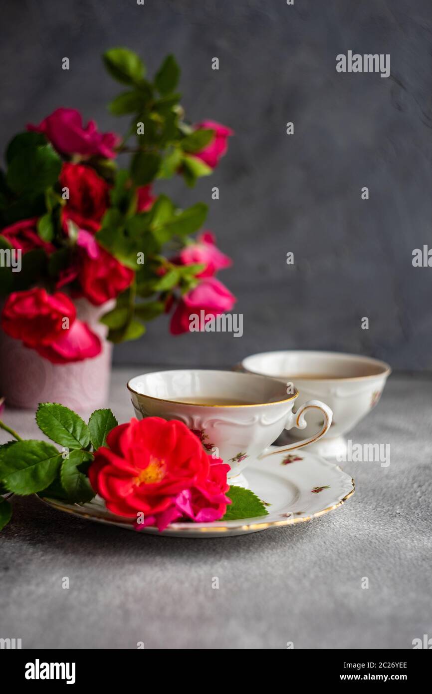 Cutlery set red roses hi-res stock photography and images - Alamy