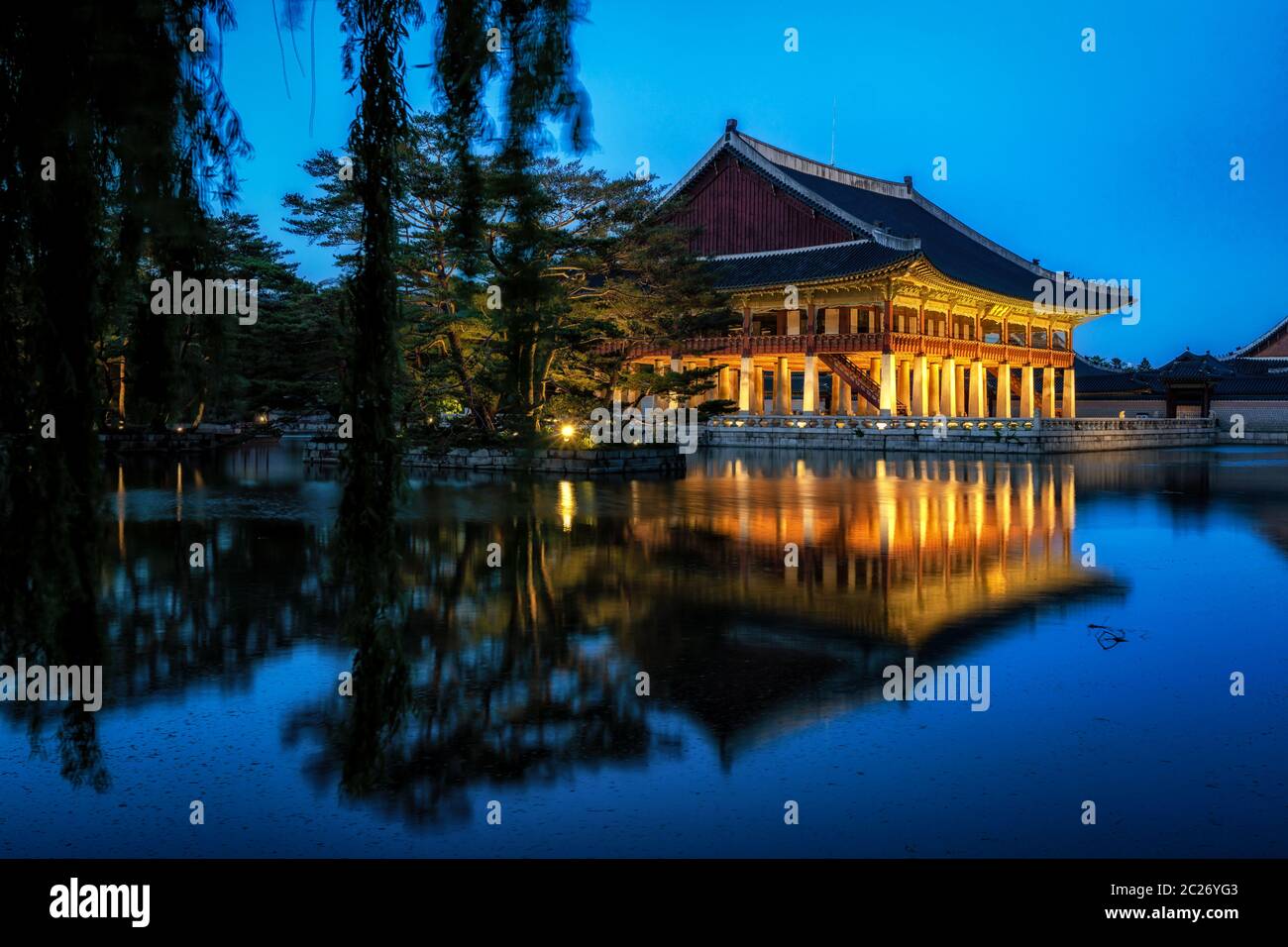gyeonghoeru pavilion at night Stock Photo - Alamy