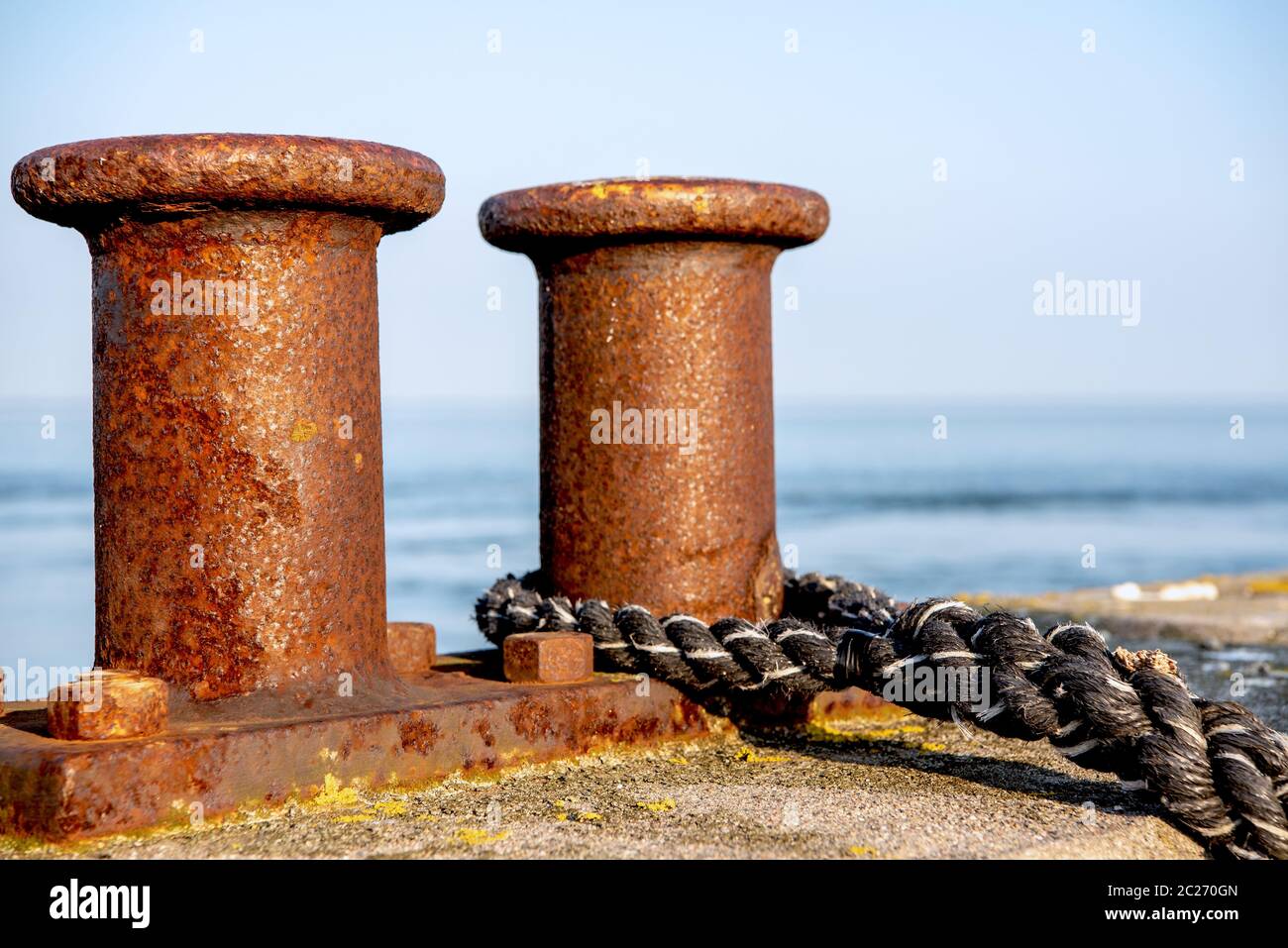 Pile bollard ship pile rope hi-res stock photography and images - Alamy