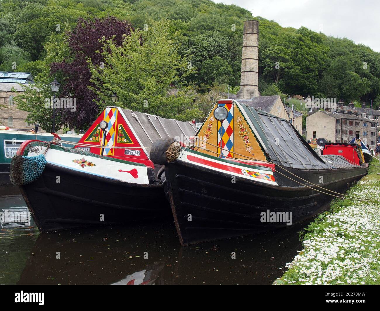 Barges and narrow boats hi-res stock photography and images - Alamy