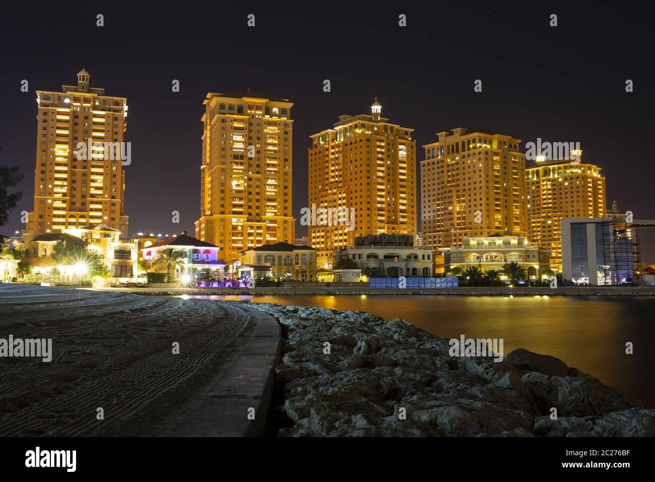 The Pearl-Qatar area buildings in Doha, Qatar Stock Photo - Alamy