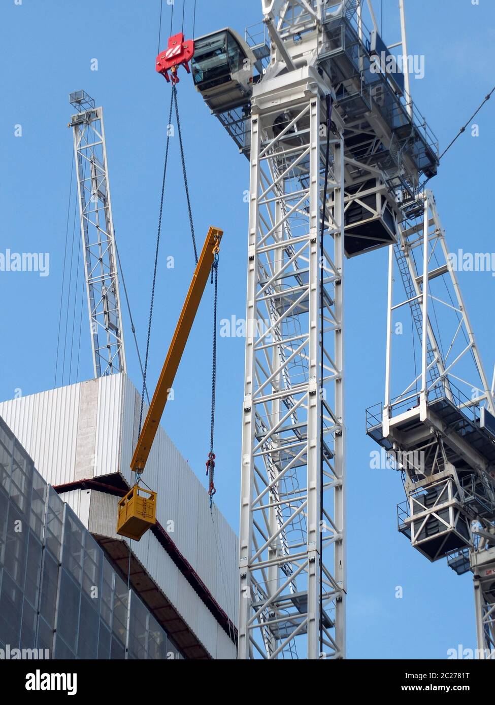 Lifting beam hi-res stock photography and images - Alamy