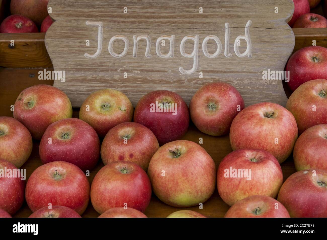 Jonagold apple hi-res stock photography and images - Alamy