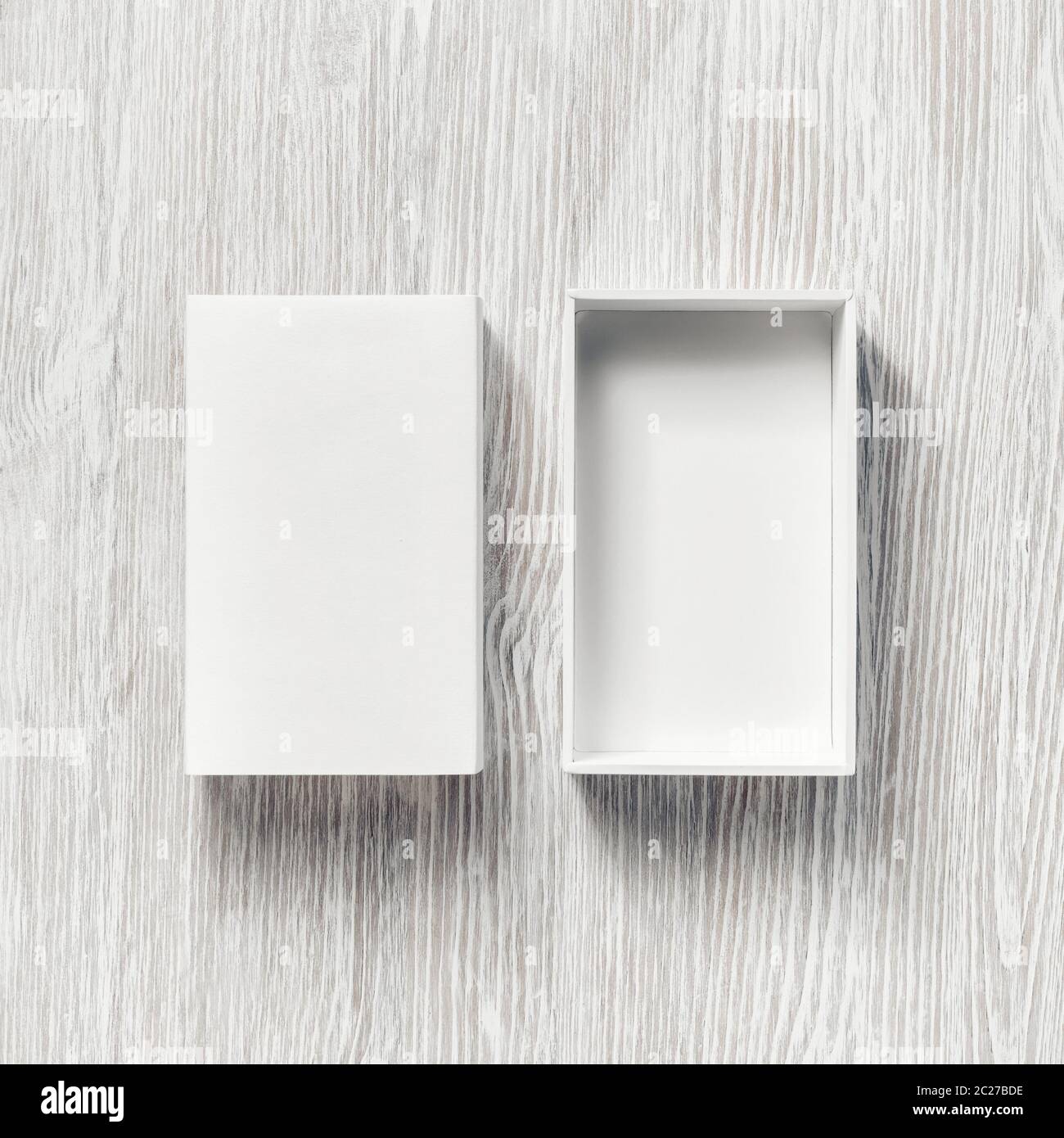 Blank opened box Stock Photo - Alamy