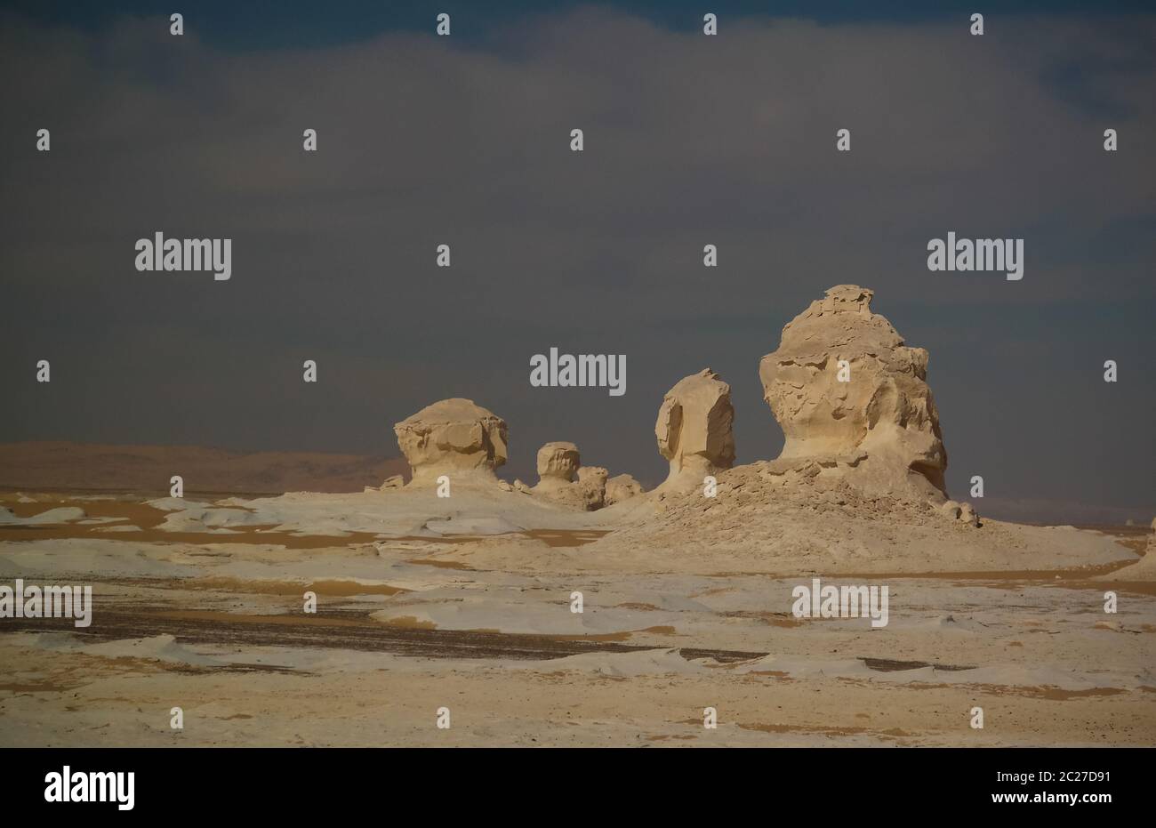 Abstract nature sculptures in White desert at Sahara, Egypt Stock Photo ...