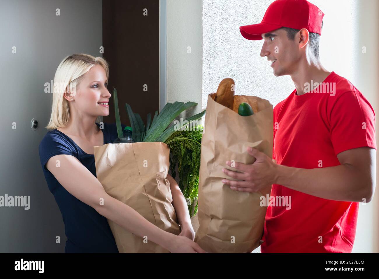 Happy customer receiving grocery hi-res stock photography and images ...