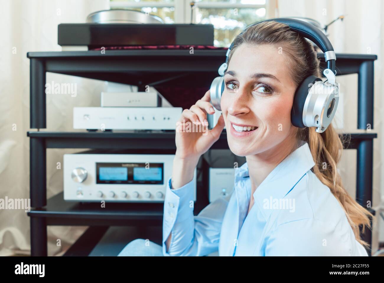 Audiophile system hi-res stock photography and images - Alamy