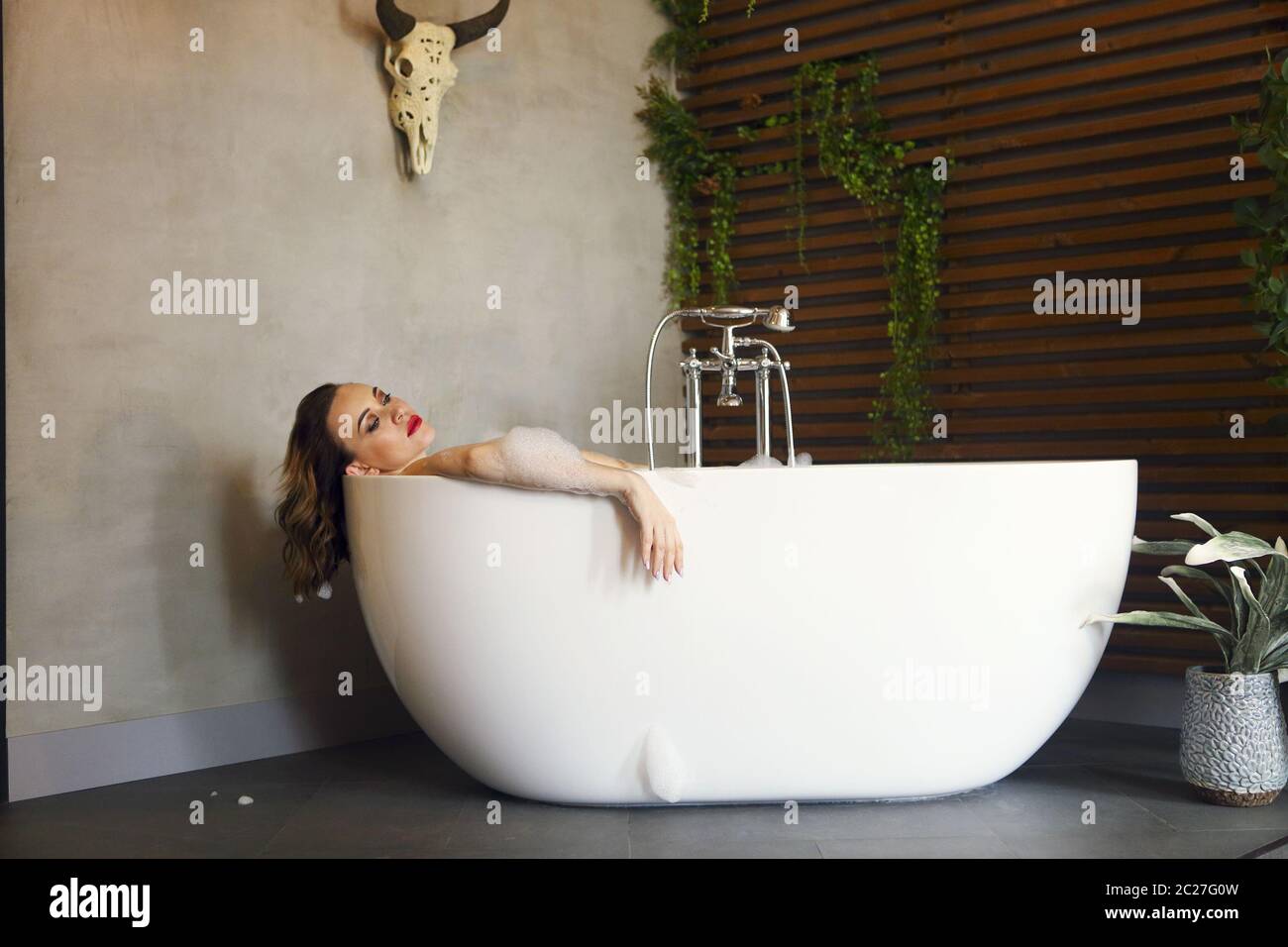 Woman relaxing in bathtub hi-res stock photography and images - Alamy