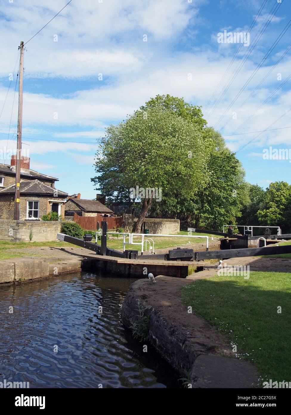 Calder and hebble navigation canal hi-res stock photography and images ...