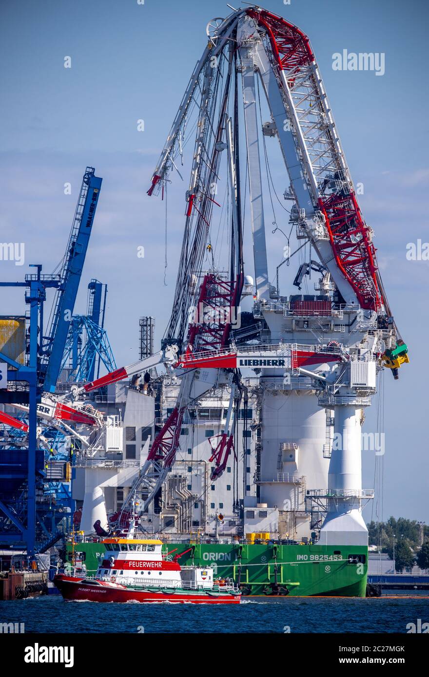 Broken crane hi-res stock photography and images - Alamy