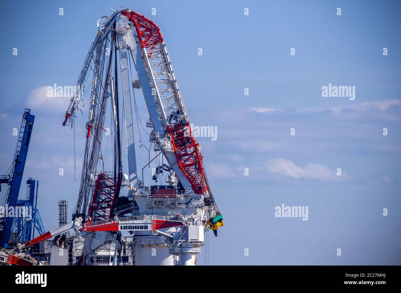 Broken crane hi-res stock photography and images - Alamy