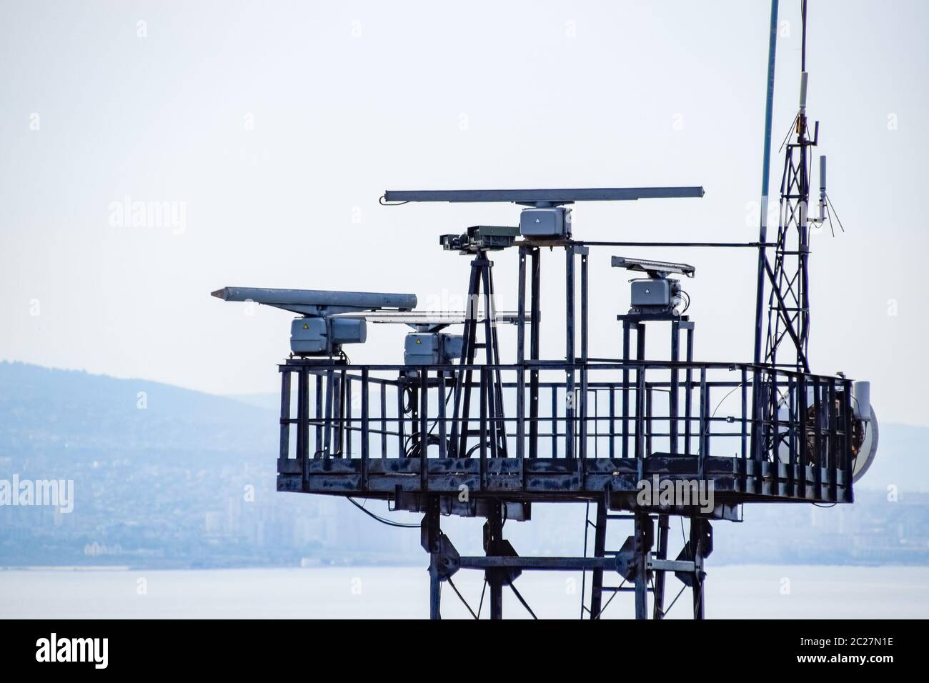 Radar rotating antenna hi-res stock photography and images - Alamy