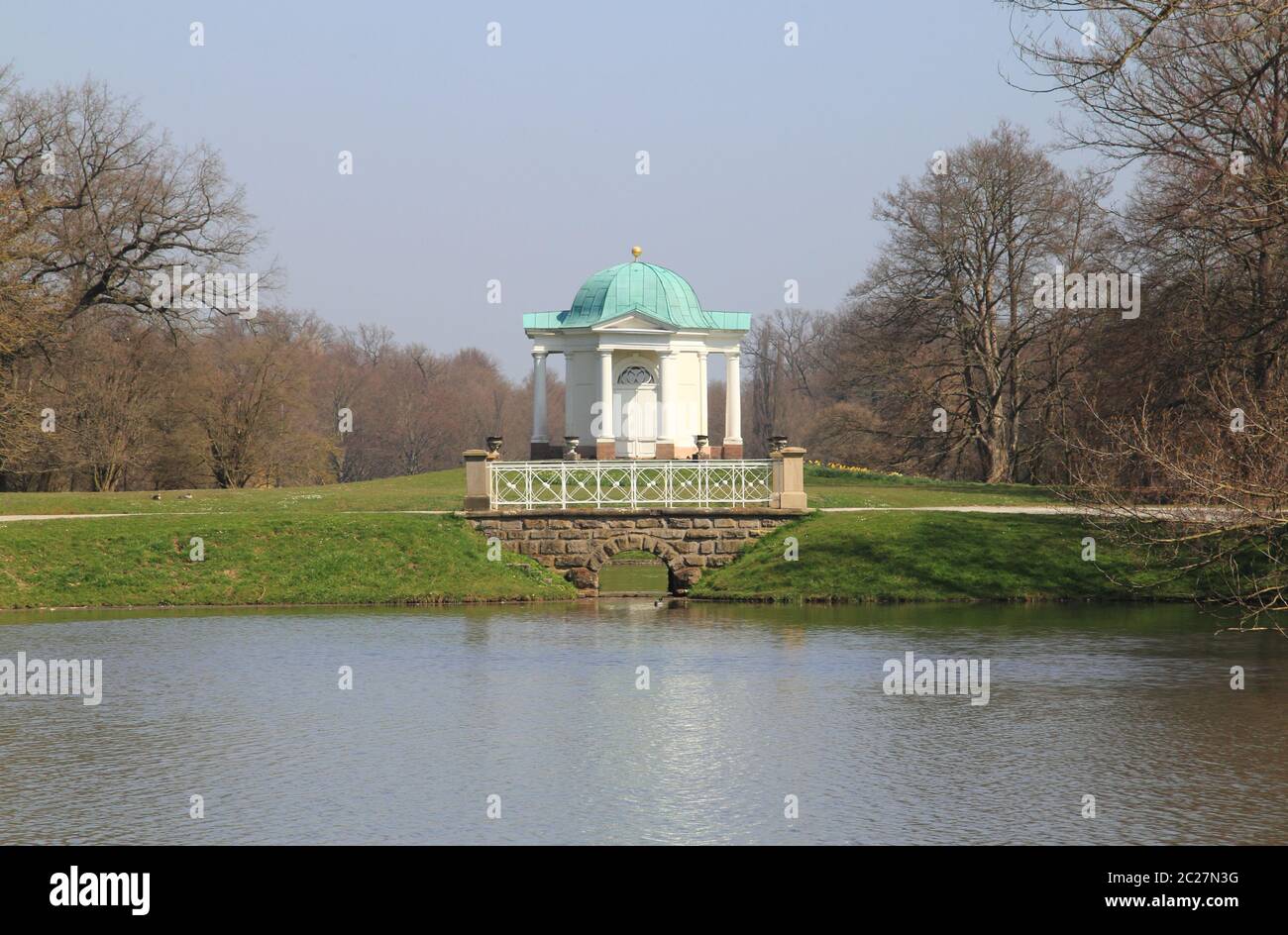 Nature gazebo hi-res stock photography and images - Alamy