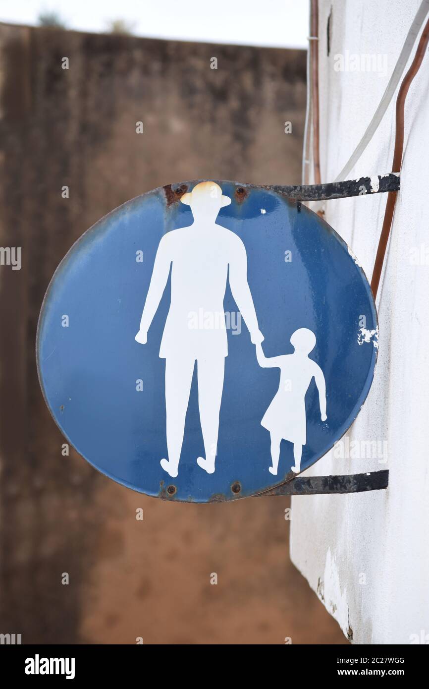 Walking man traffic sign hi-res stock photography and images - Alamy
