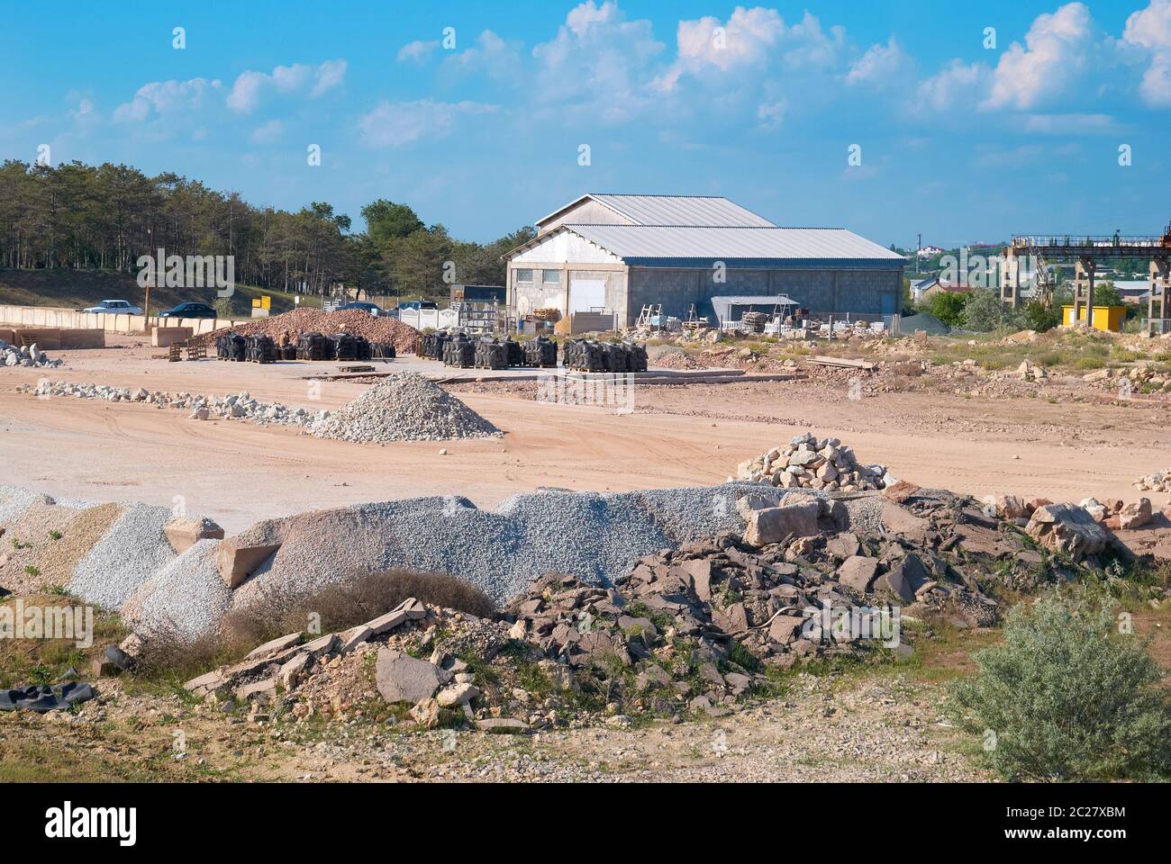 Stone and sand industry. Factory with constructions and warehouse Stock ...