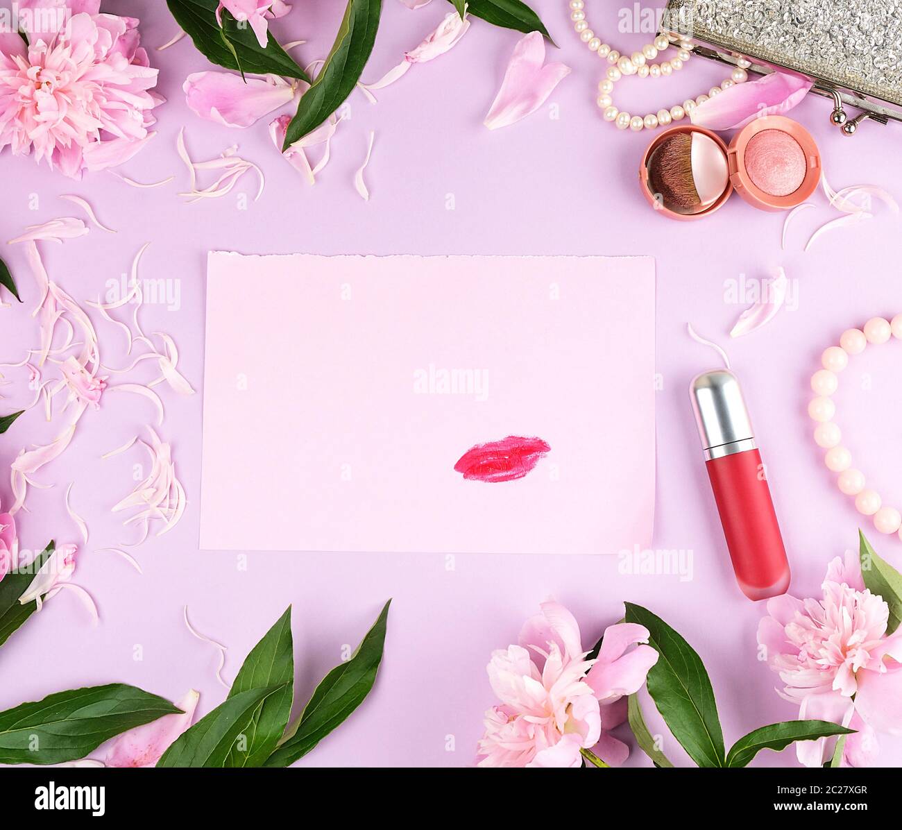 Lipstick kiss on paper hi-res stock photography and images - Alamy