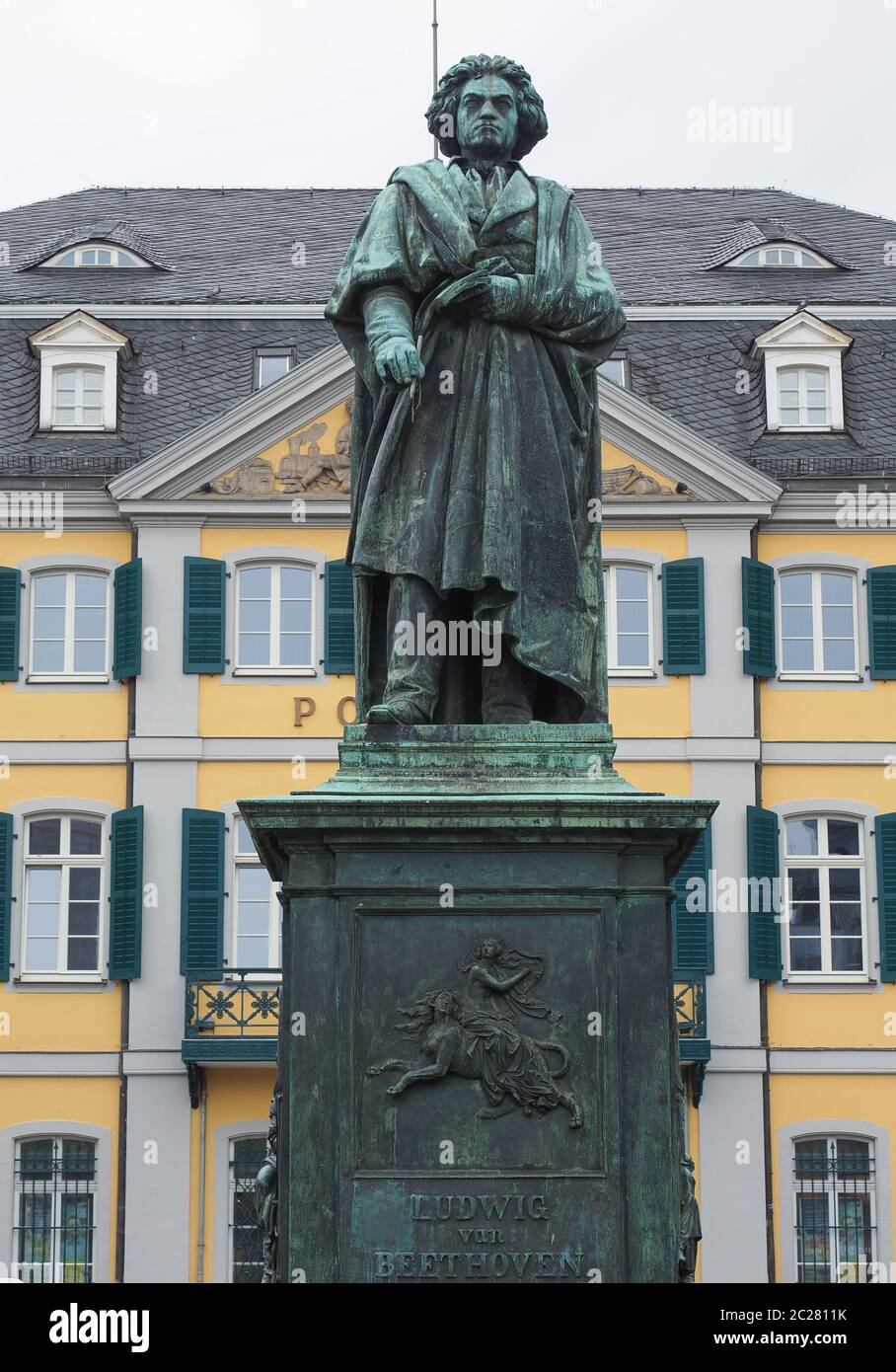 Beethoven Denkmal (unveiled 1845) bronze statue in Bonn, Germany Stock ...