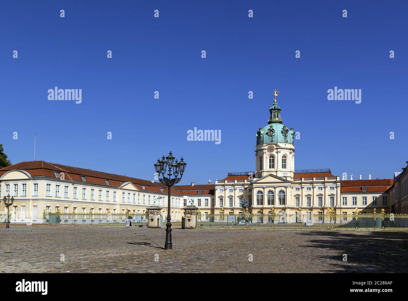 Palace berlin hi-res stock photography and images - Alamy