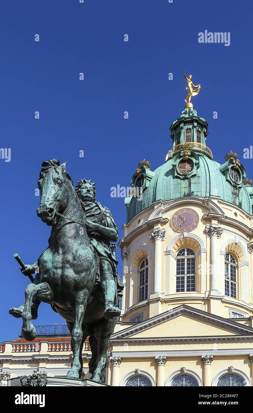Wilhelm statue hi-res stock photography and images - Alamy