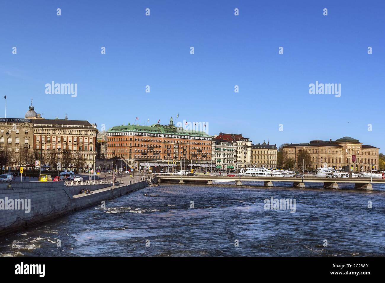 Central embankment hi-res stock photography and images - Alamy
