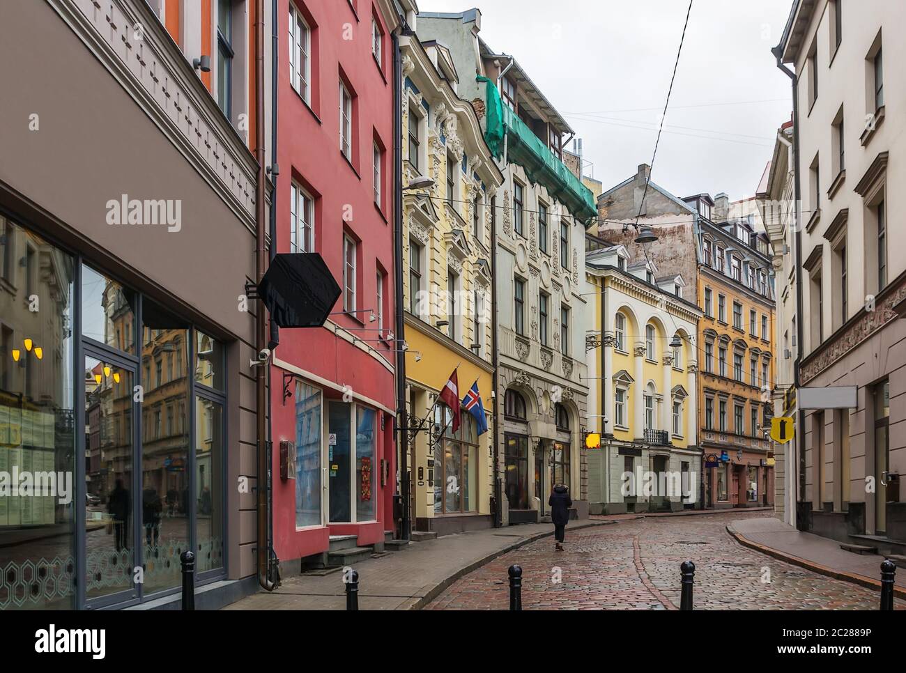 Street in the old town of Riga Stock Photo - Alamy