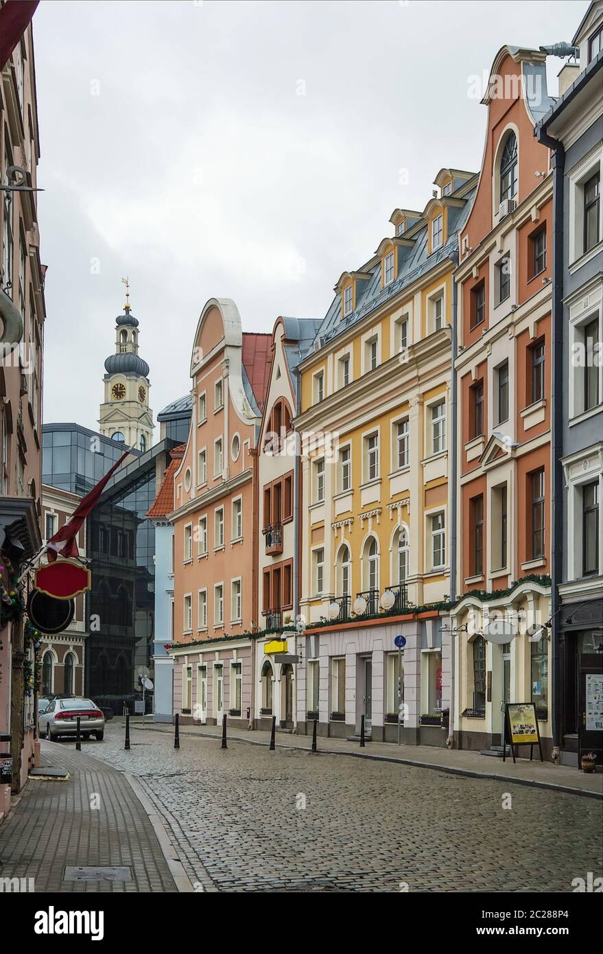 Street in the old town of Riga Stock Photo - Alamy