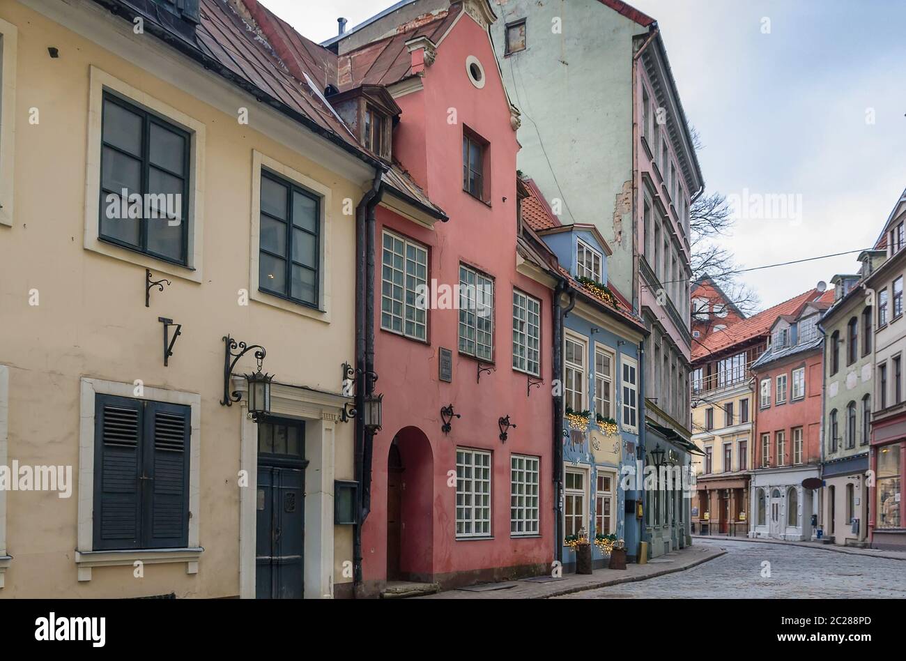 Street in the old town of Riga Stock Photo - Alamy