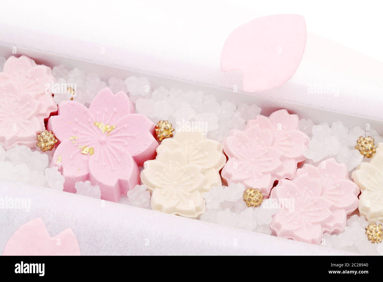 Japanese confectionery, sweets made of handmade sugar called "wasanbon ...