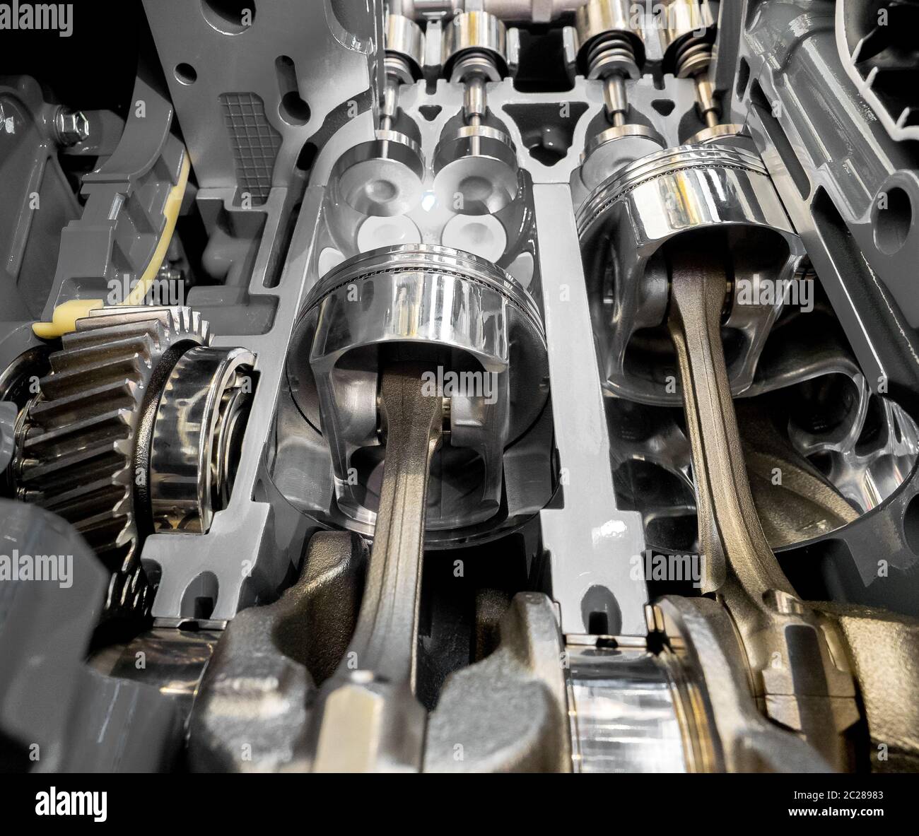 Two stroke engine piston crankshaft hi-res stock photography and images ...