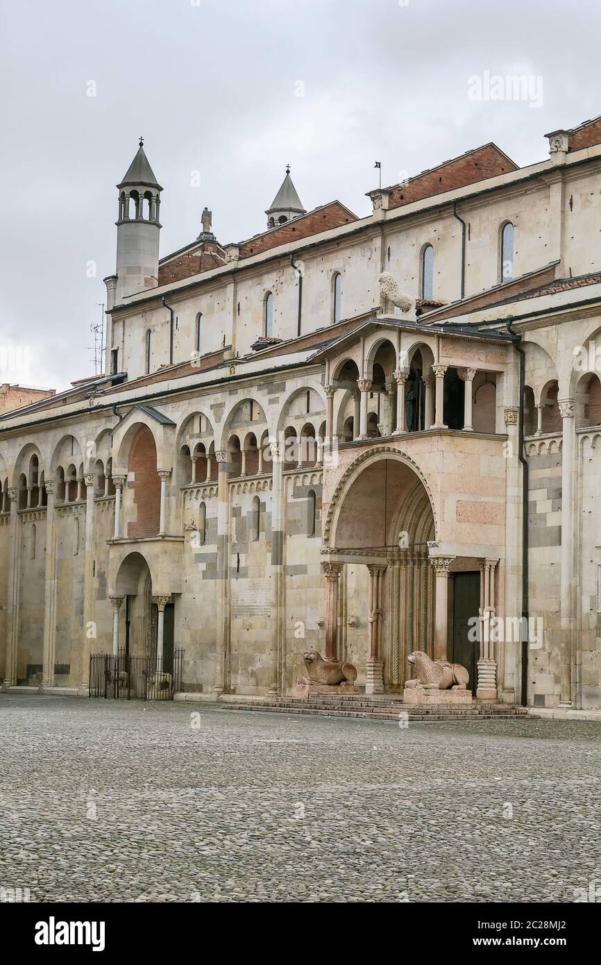 Modena cathedral exterior hi-res stock photography and images - Alamy