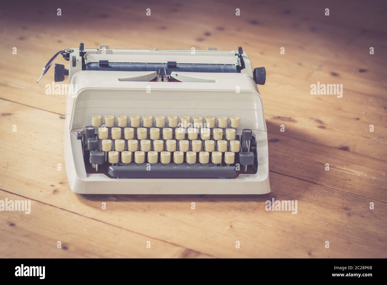 Old fashioned vintage typewriter on wood desk Stock Photo - Alamy