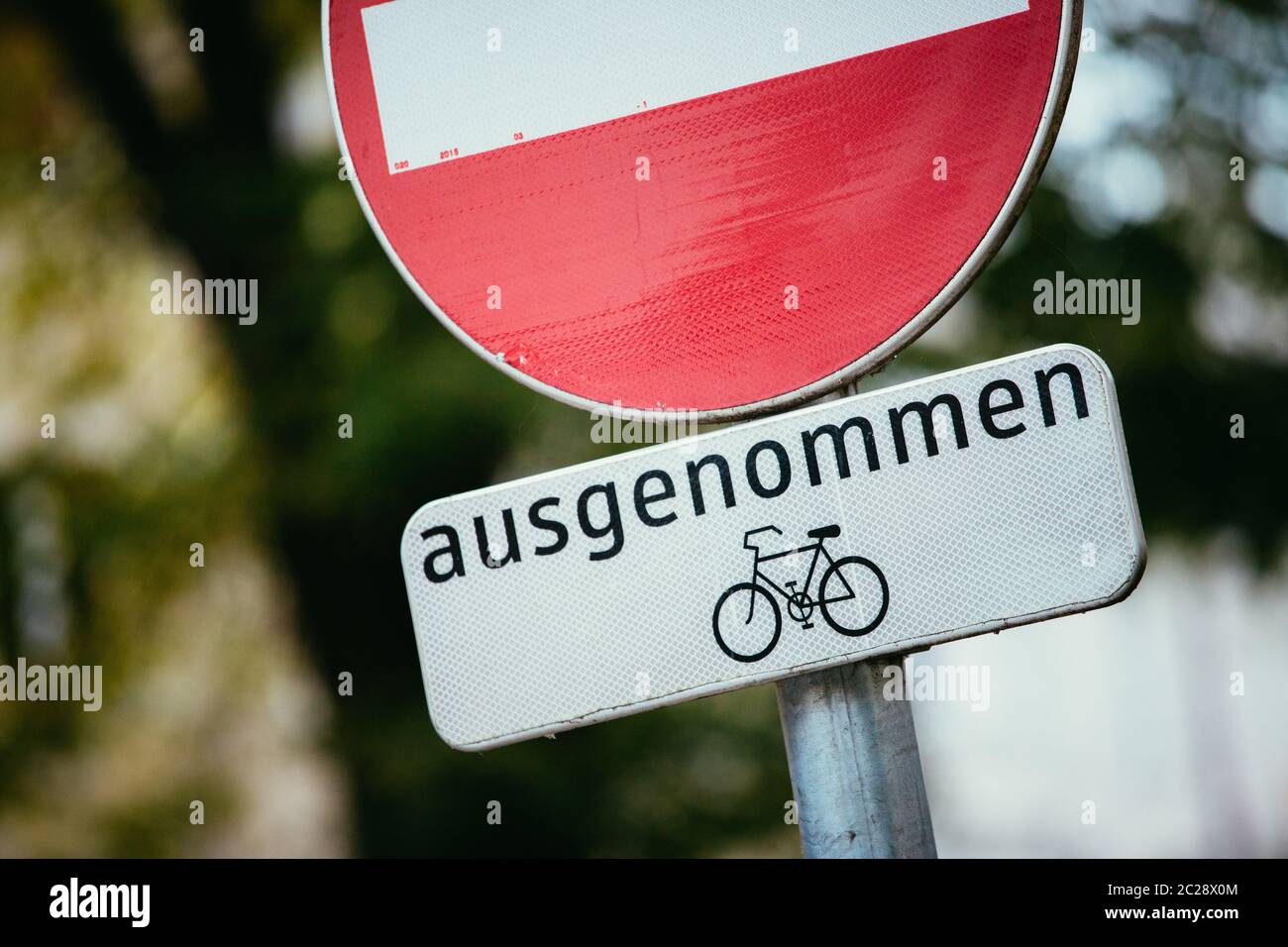 Street sign: cycle path Stock Photo - Alamy