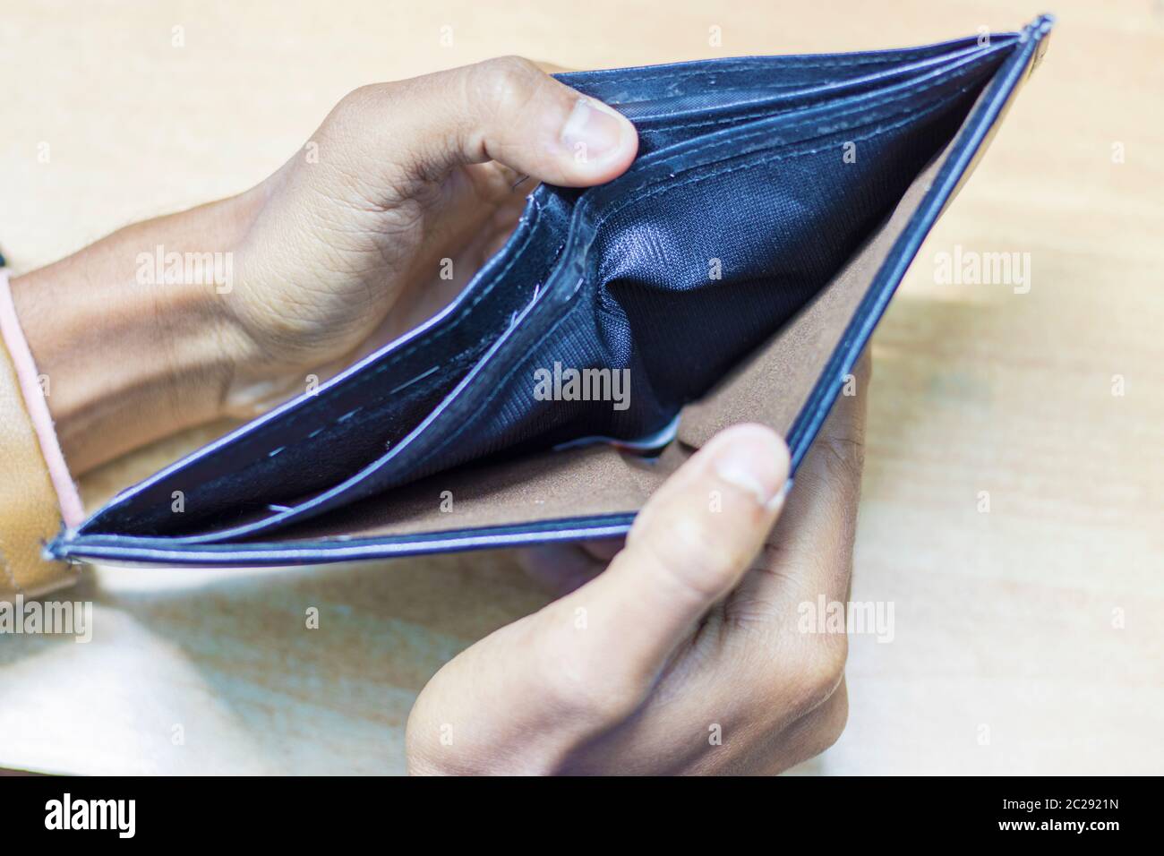 hand with purse Stock Photo - Alamy