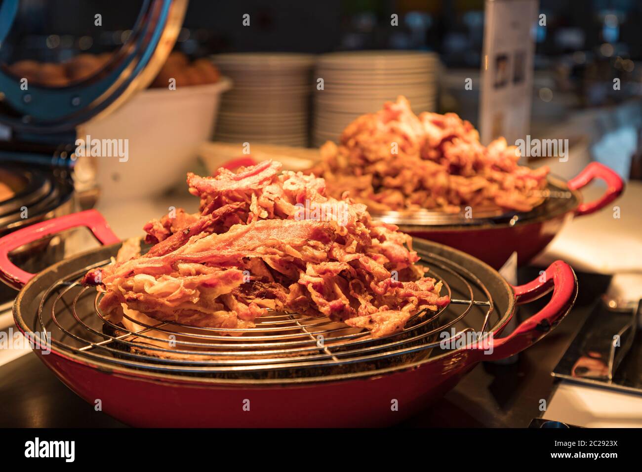 Bacon that has been baked until crispy Put the stack in the stove Of ...