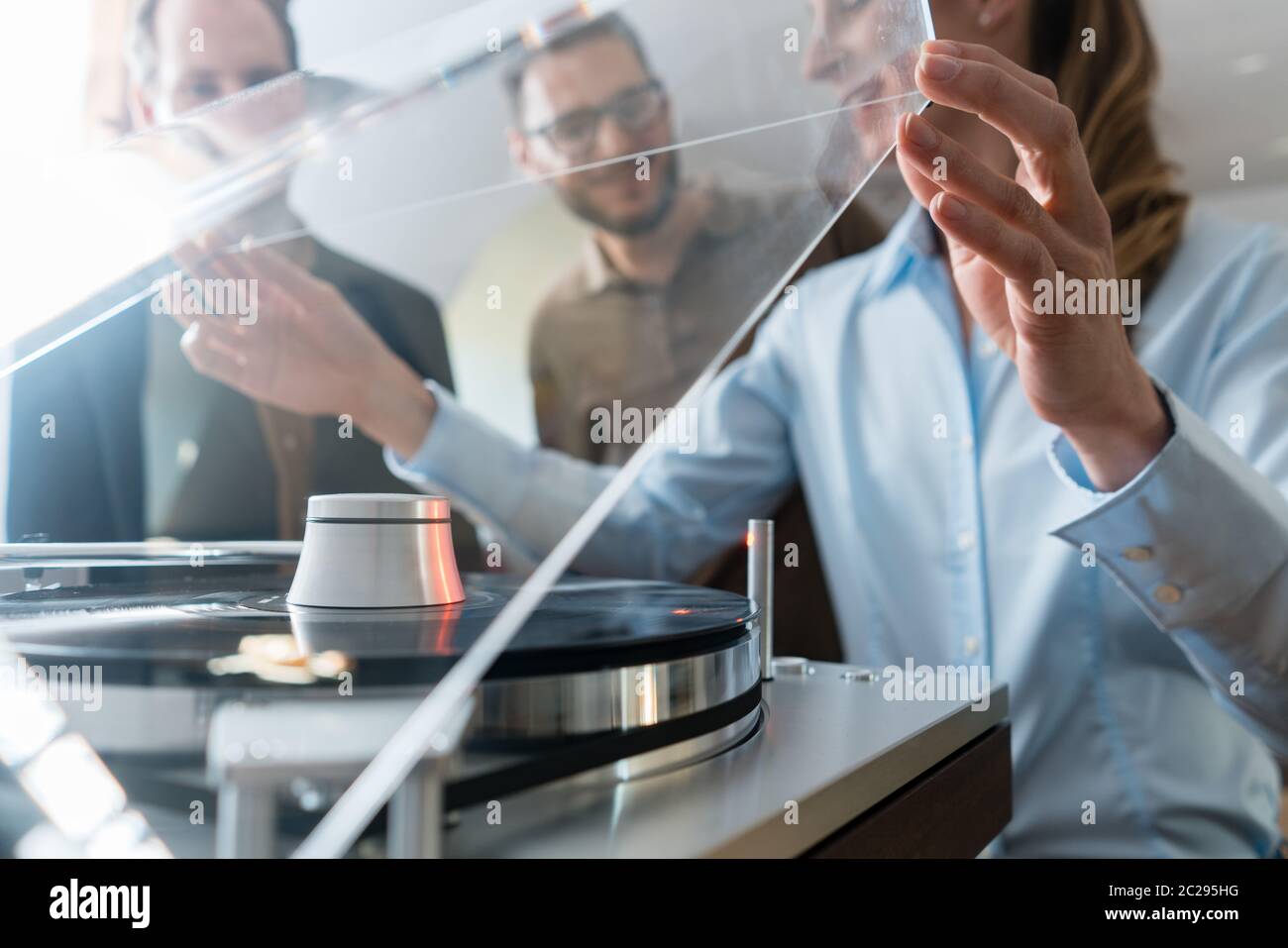 Couple choosing turntable record player in a Hi-Fi or music store Stock ...