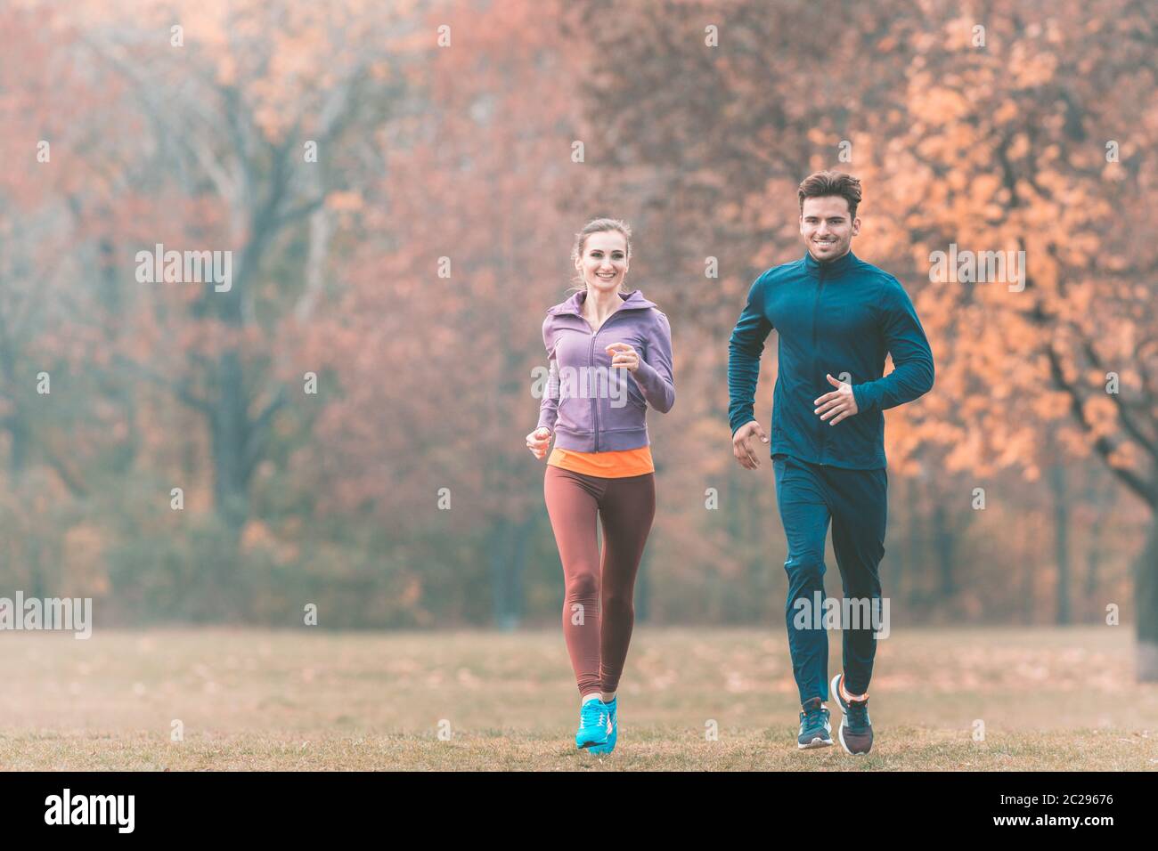 Man woman running towards camera hi-res stock photography and images ...