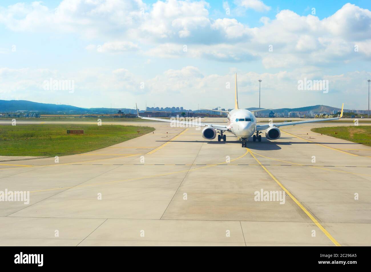 Commercial airplane runway front view hi-res stock photography and ...