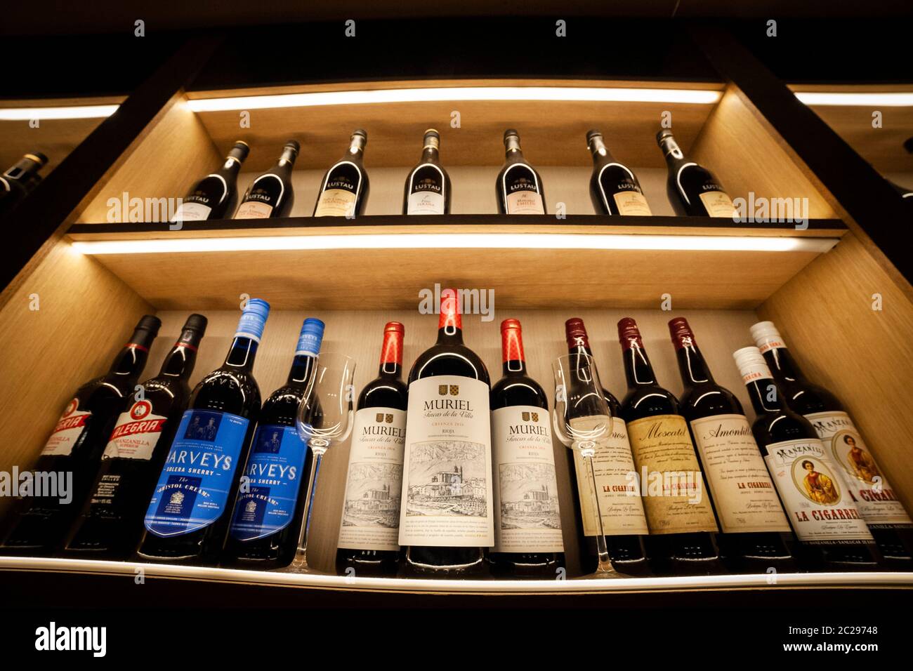 Bar shelves wine bottles hi-res stock photography and images - Alamy