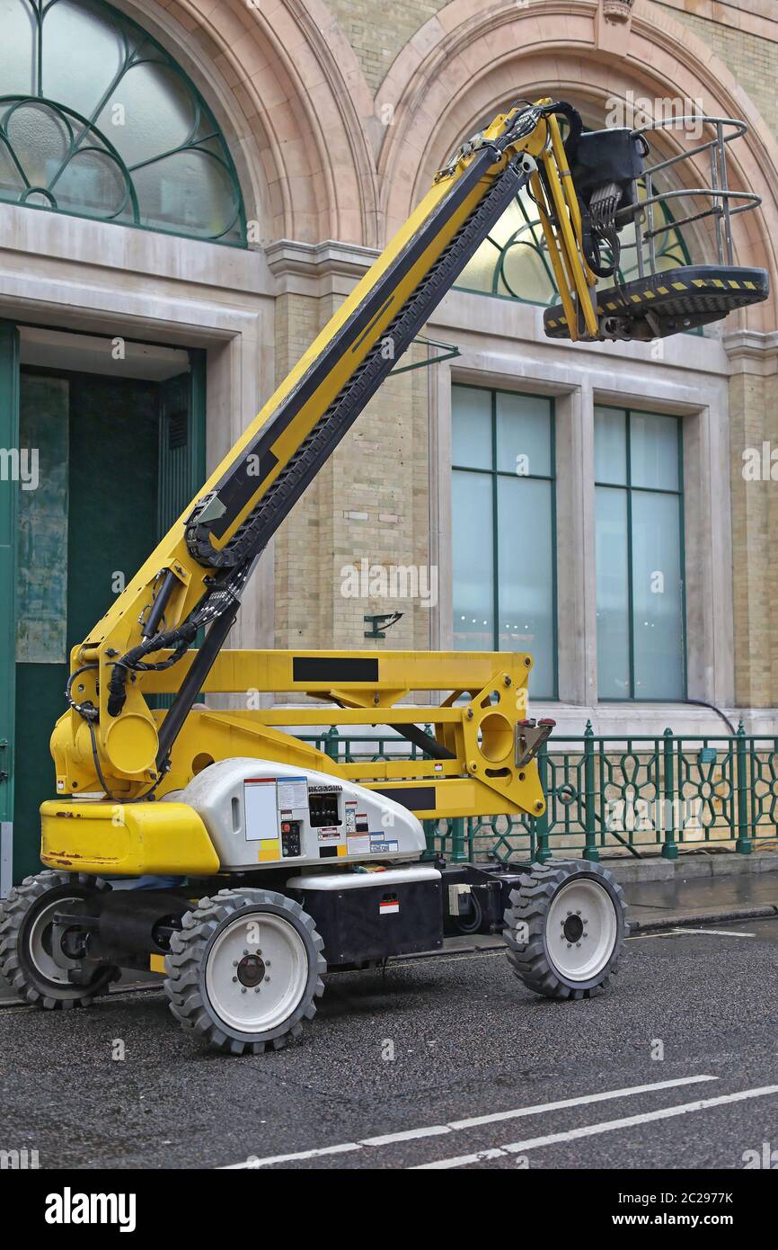 Articulated boom lift hi-res stock photography and images - Alamy