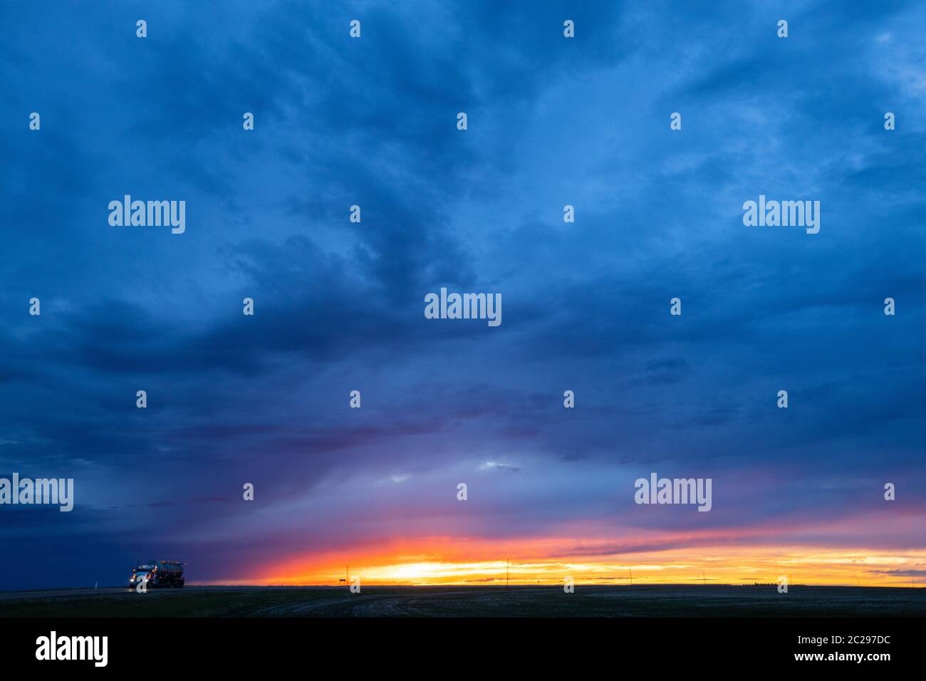 Truck in sunset hi-res stock photography and images - Alamy