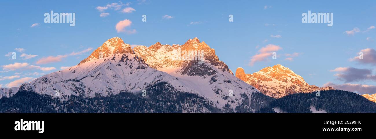 Idyllic snowy mountain peaks, setting sun in winter, landscape, Alps ...