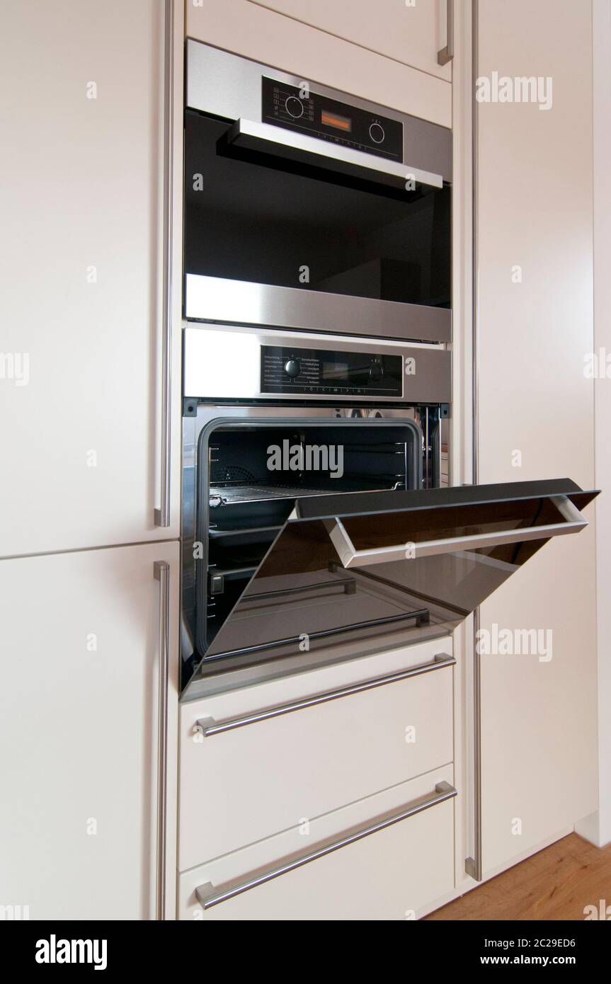 Fitted stove in modern new kitchen Stock Photo - Alamy