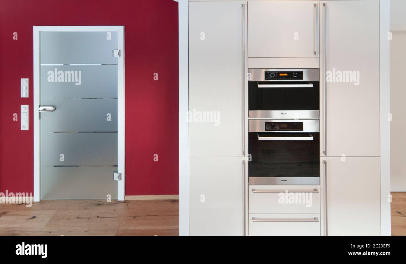 Fitted stove in modern new kitchen Stock Photo - Alamy