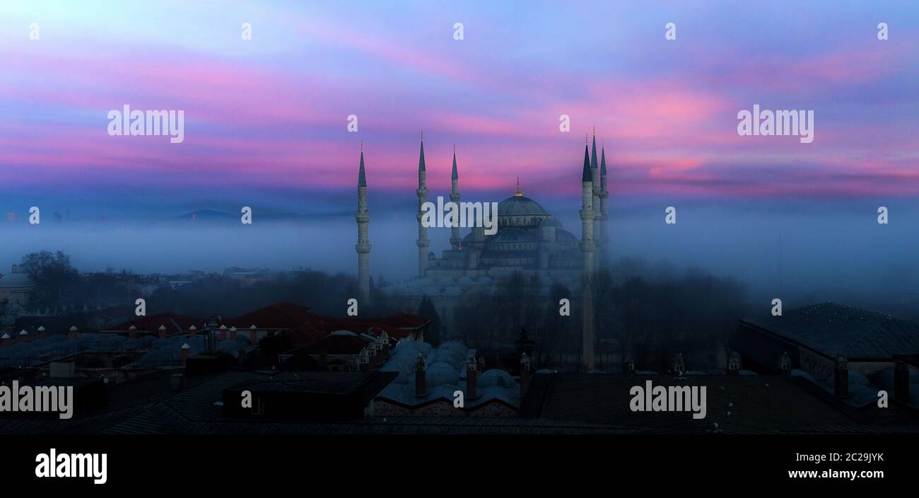 Istanbul blue mosque water hi-res stock photography and images - Alamy